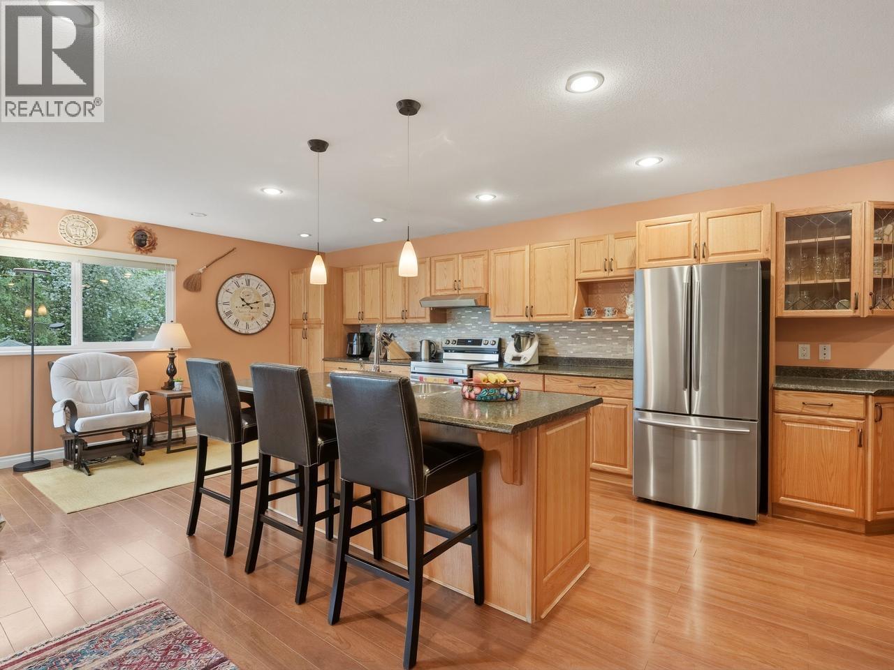 For sale: 9439 SNOWBERRY COURT, Burnaby, British Columbia V5A4A6 ...