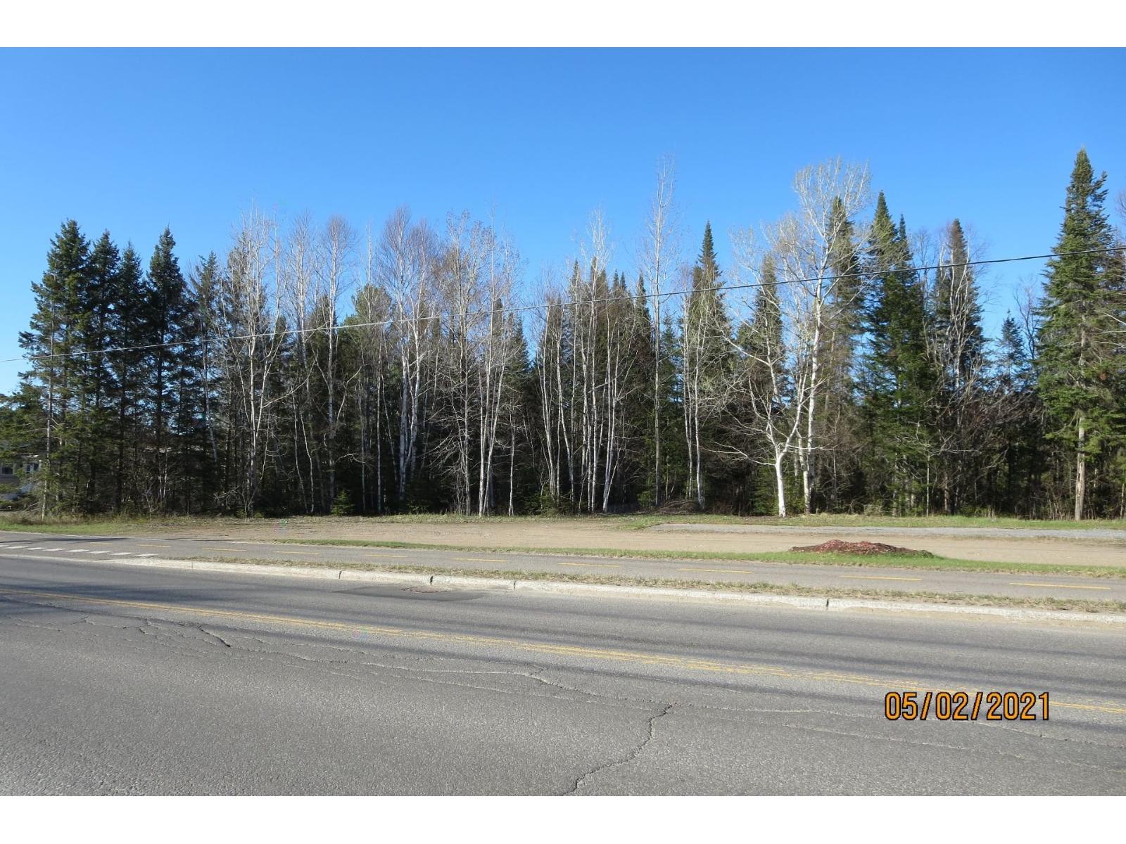 À vendre : Rue Principale, Saint-Donat, Québec J0T2C0 - 12623229 ...