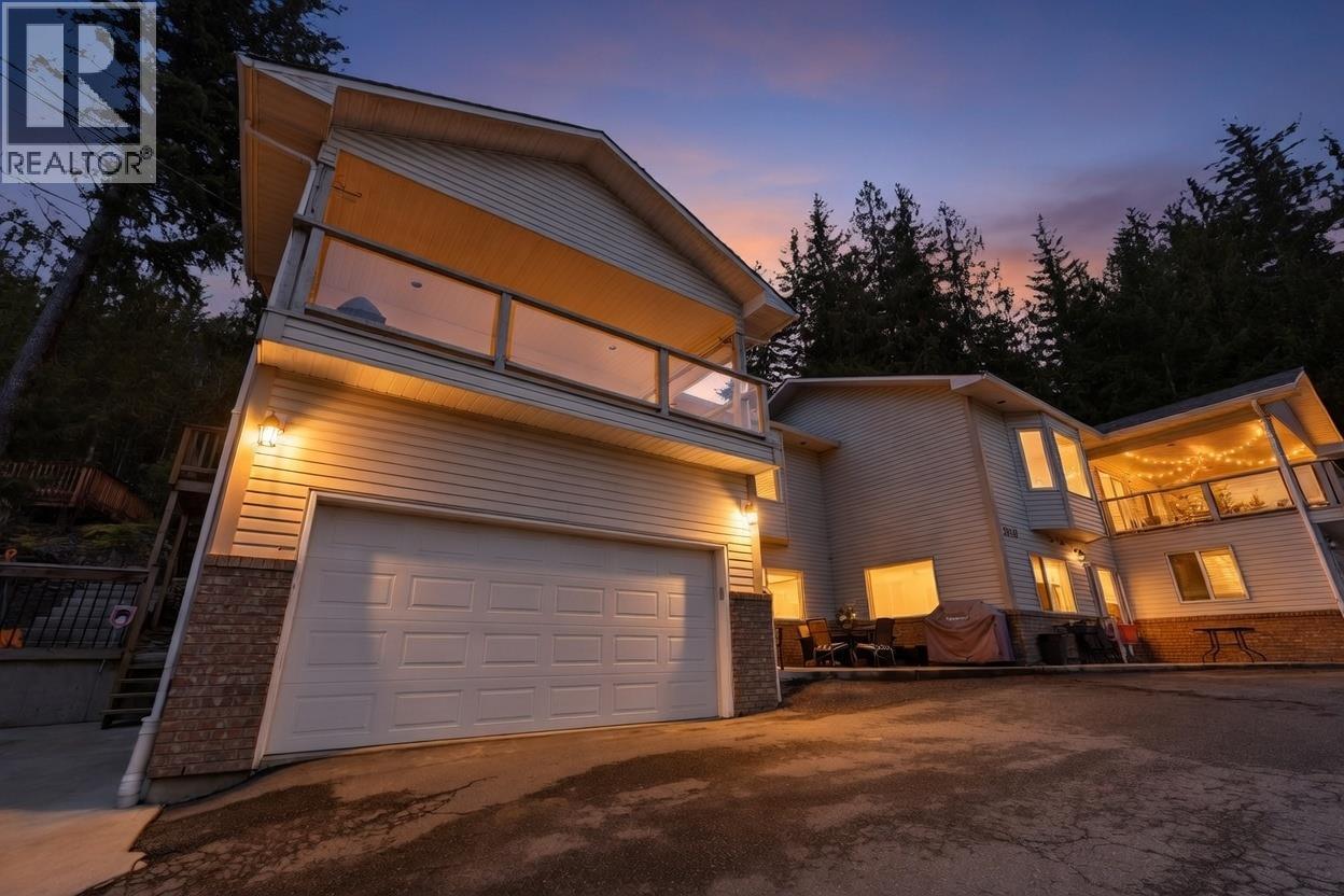 For sale: 3610 Eagle Bay Road Unit# D, Eagle Bay, British Columbia ...
