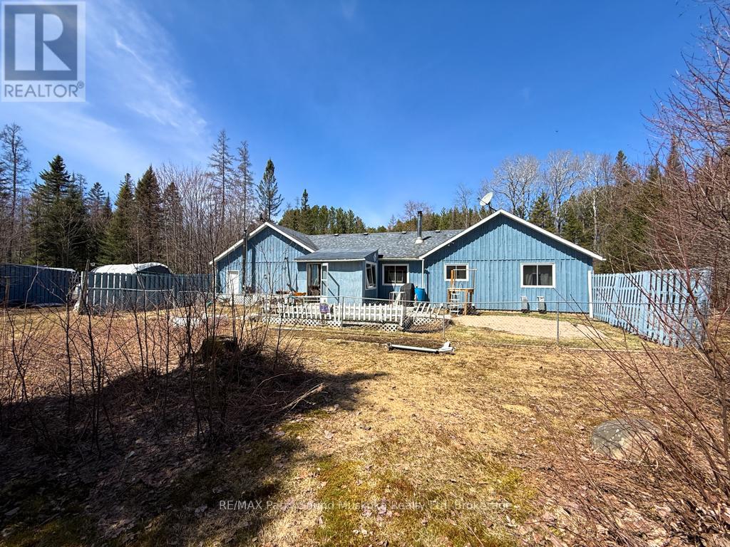 For sale: 1819 MACHAR STRONG BOUNDARY ROAD W, Strong, Ontario P0A1Z0 ...