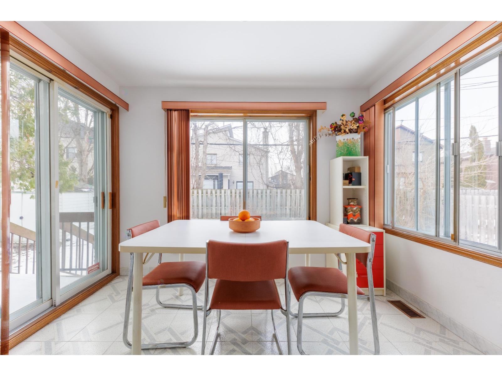 For sale: 205 Rue Roger-Pilon, Dollard-des-Ormeaux, Quebec H9G2W8 ...