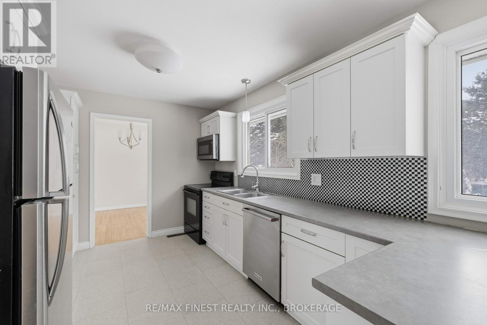 For sale: 337 AVENUE ROAD, Kingston (West of Sir John A. Blvd), Ontario ...
