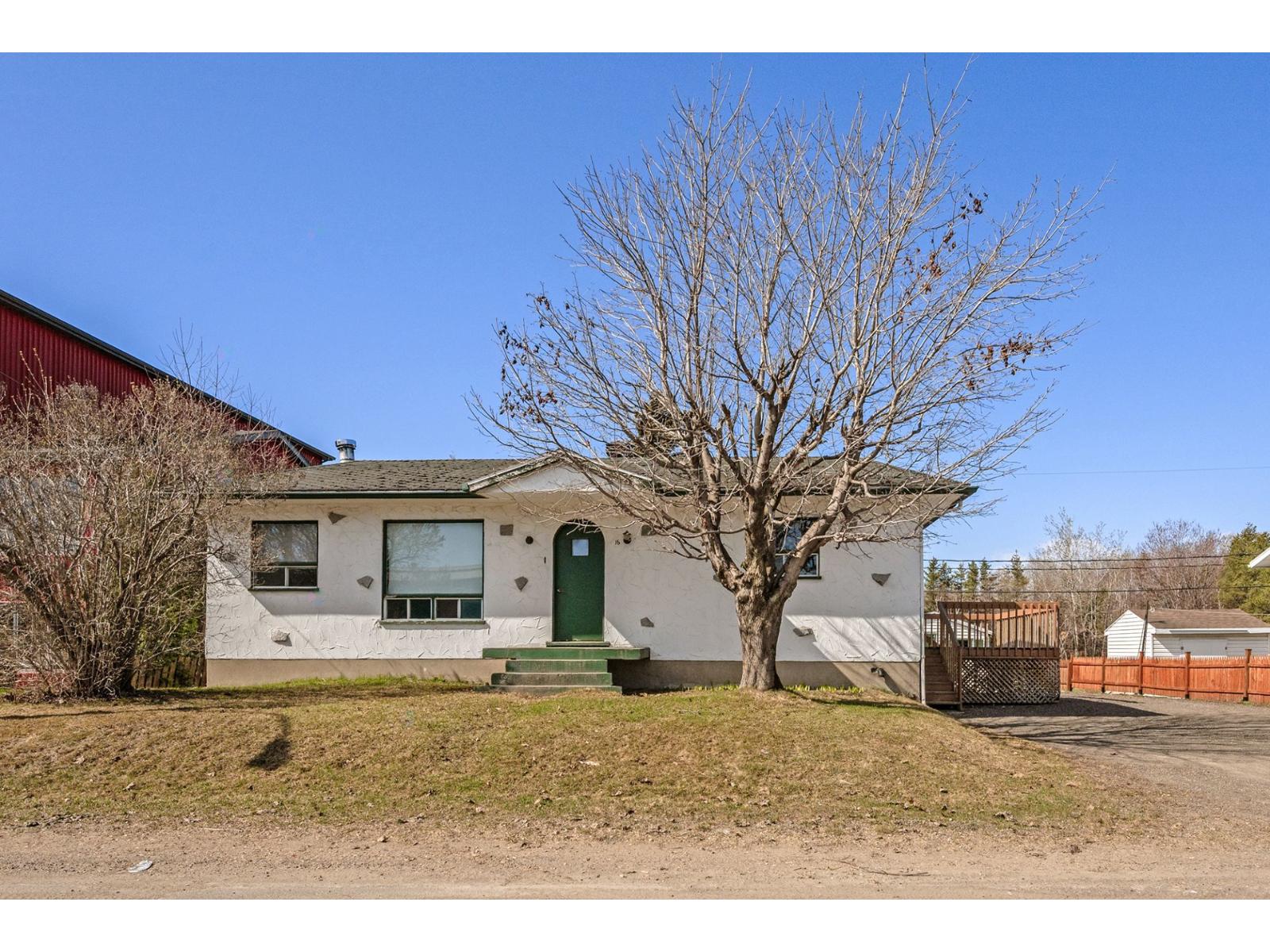 For sale: 16 Rue Lemoine, Château-Richer, Quebec G0A1N0 - 19063032 ...