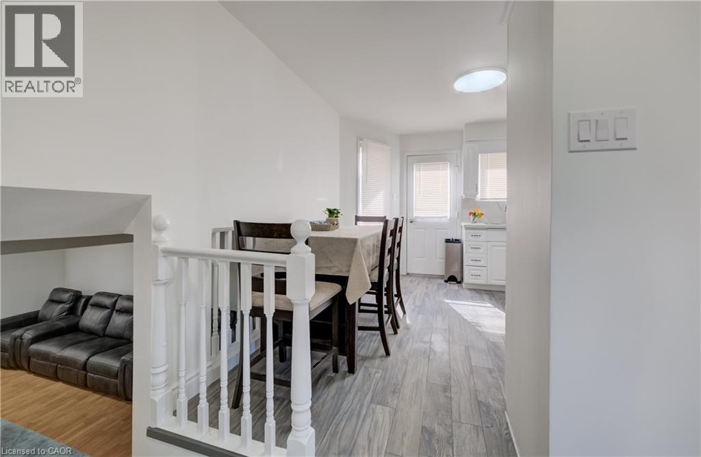 For sale: 115 WESTVALE Drive, Waterloo, Ontario N2T1K1 - 40817021 ...