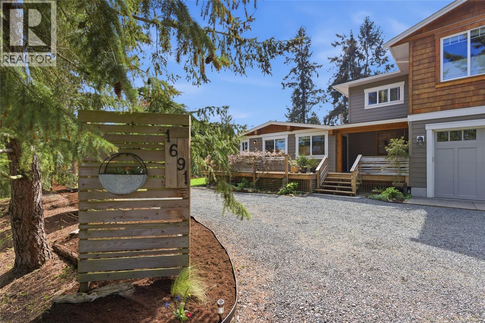 For sale: 1691 Acacia Rd, Nanoose Bay, British Columbia V9P9C6 ...
