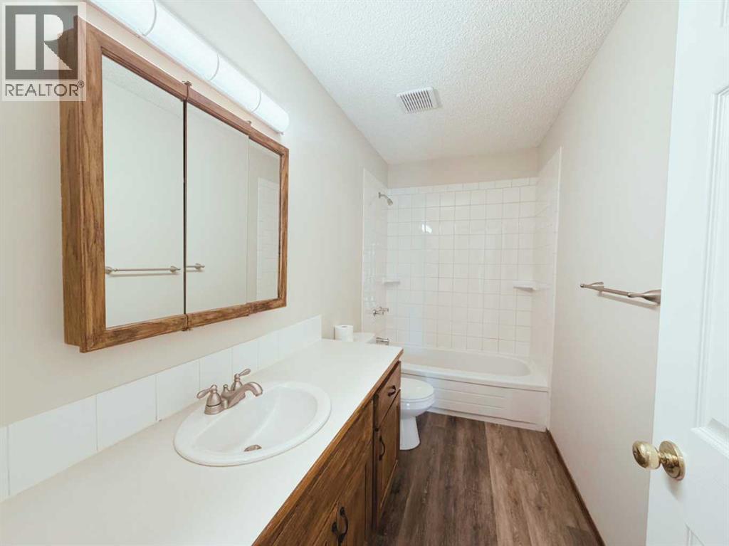For sale: 105 Aspen Way, Vulcan, Alberta T0L2B0 - A2279104 | REALTOR.ca