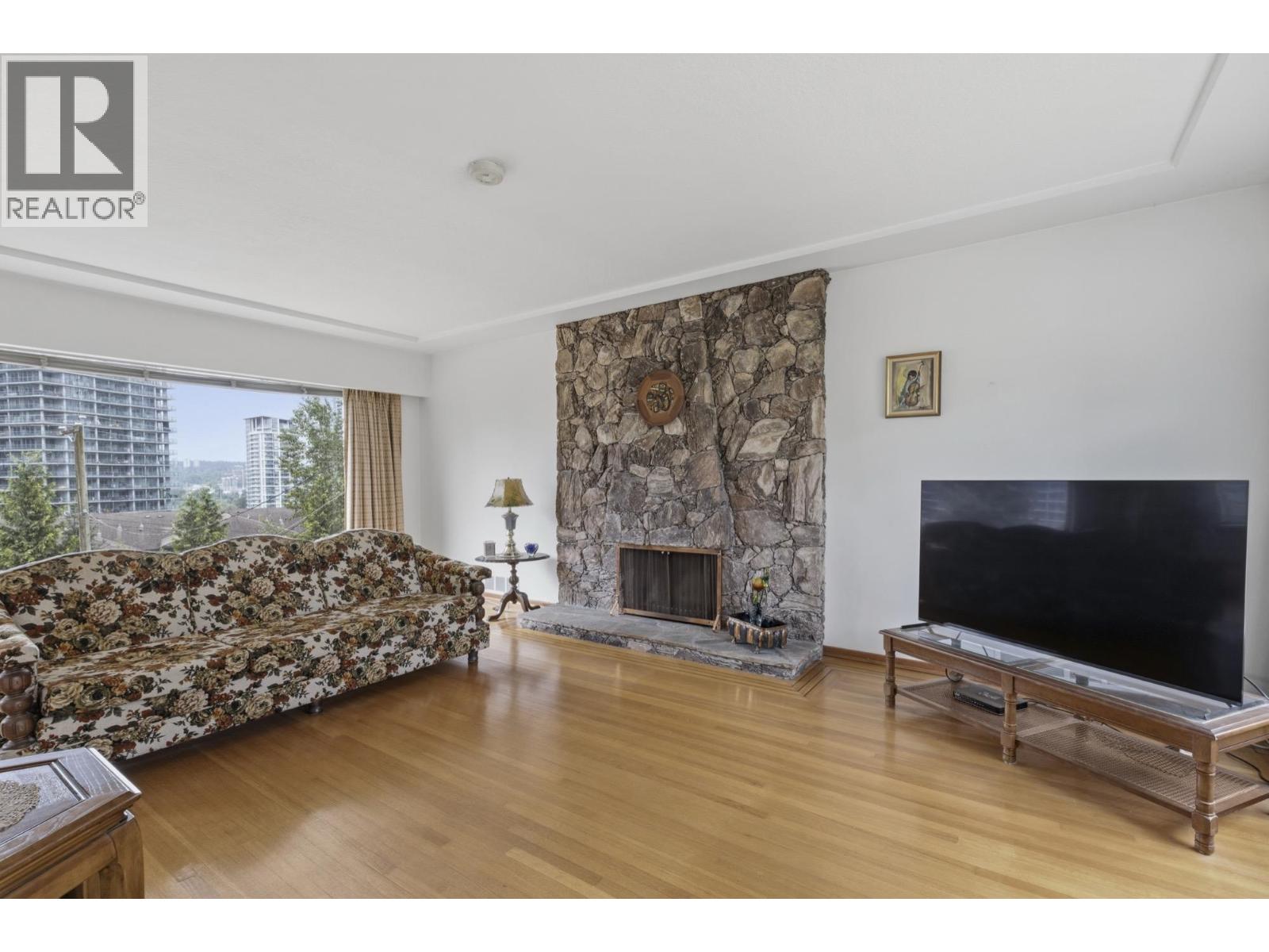 For sale: 4782 RIDGELAWN DRIVE, Burnaby, British Columbia V5C3Y2 ...