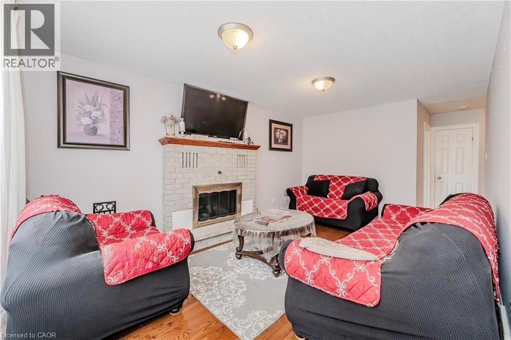 For sale: 132 TRUSSLER Road, Kitchener, Ontario N2N0A9 - 40812525 ...