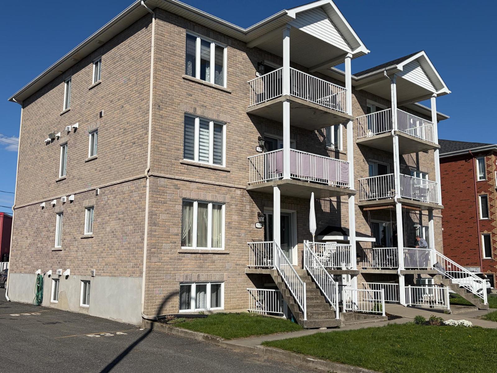 À vendre : 530-544 Rue G.-E.-Cyr, Drummondville, Québec J2C7Z5 ...