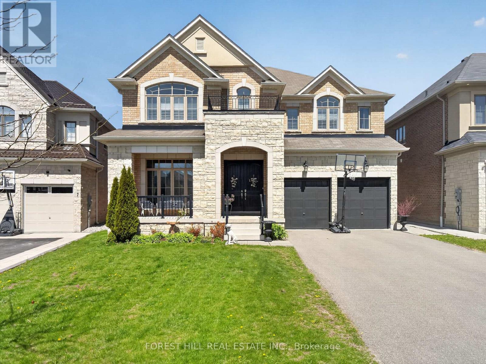 For sale: 11 CARM SHIER COURT, Newmarket (Stonehaven-Wyndham), Ontario ...