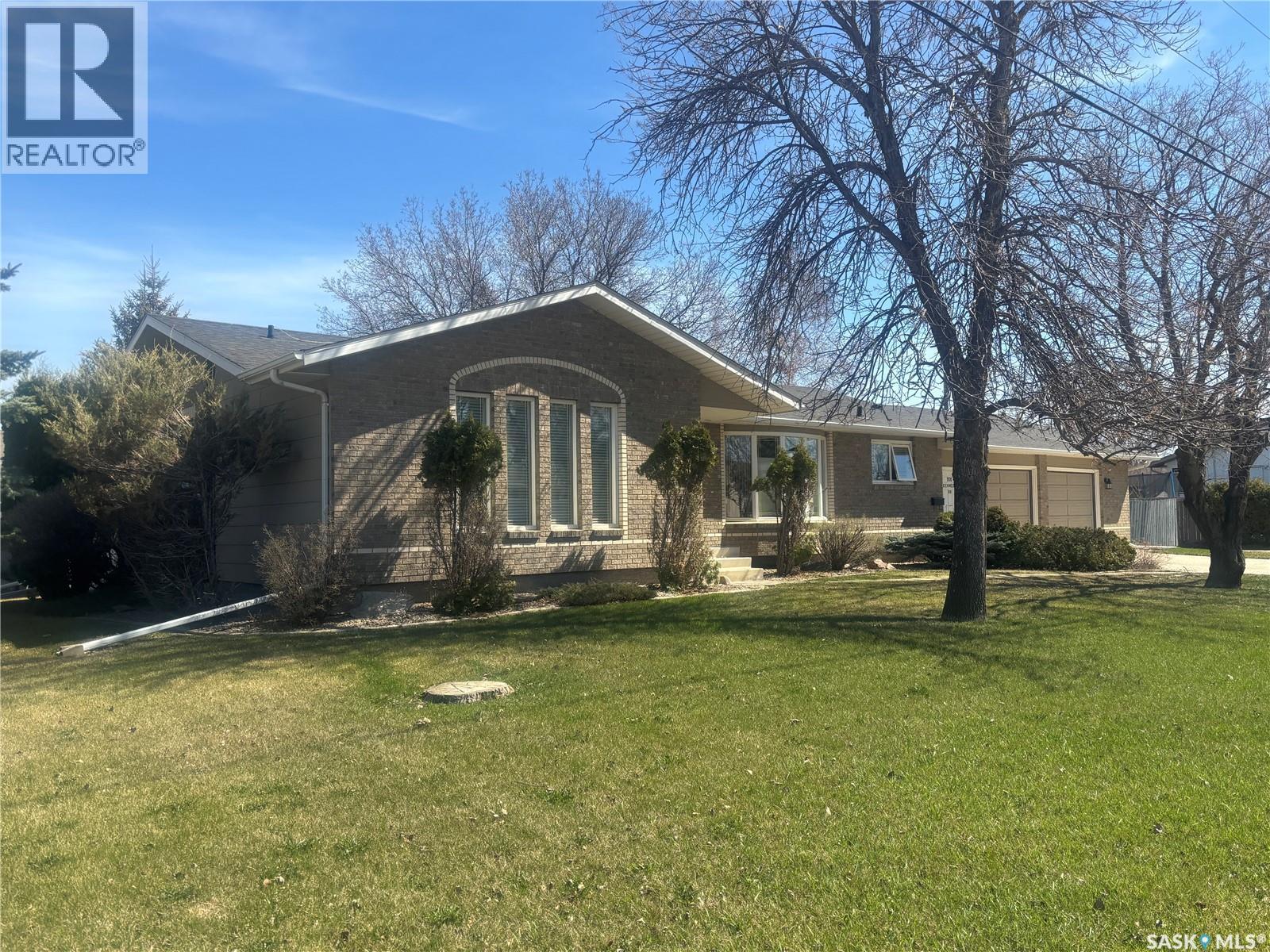 For sale: 101 Kennedy DRIVE, Melfort, Saskatchewan S0E1A0 - SK035854 ...