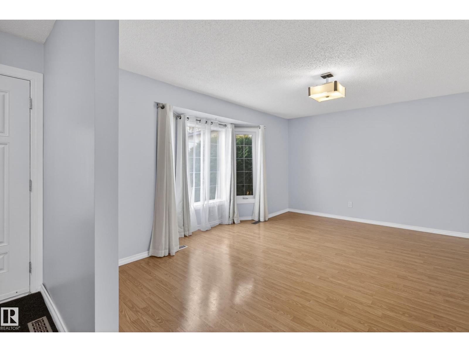 For sale: 2622 131 AV NW, Edmonton, Alberta T5A3Z1 - E4488109 | REALTOR.ca