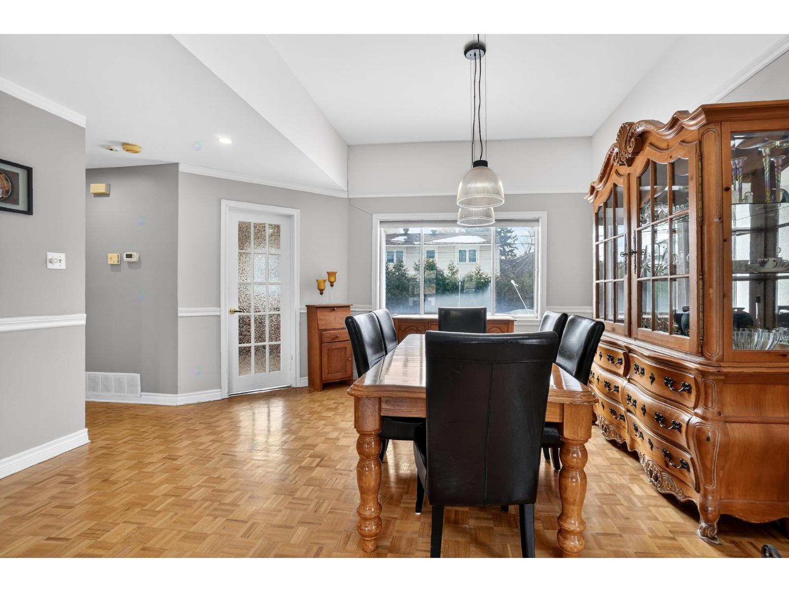 For sale: 340 Rue Roger-Pilon, Dollard-des-Ormeaux, Quebec H9G2W2 ...