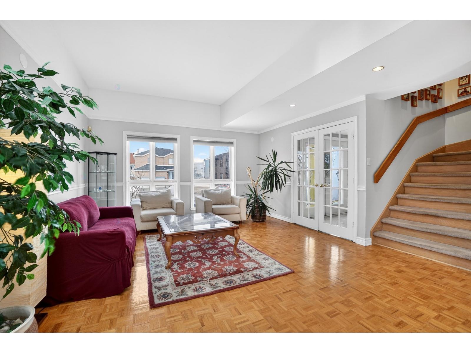 For sale: 340 Rue Roger-Pilon, Dollard-des-Ormeaux, Quebec H9G2W2 ...