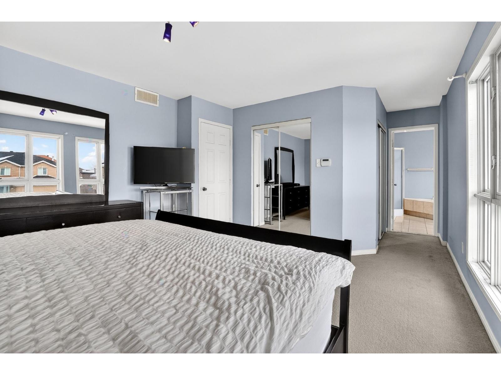 For sale: 340 Rue Roger-Pilon, Dollard-des-Ormeaux, Quebec H9G2W2 ...