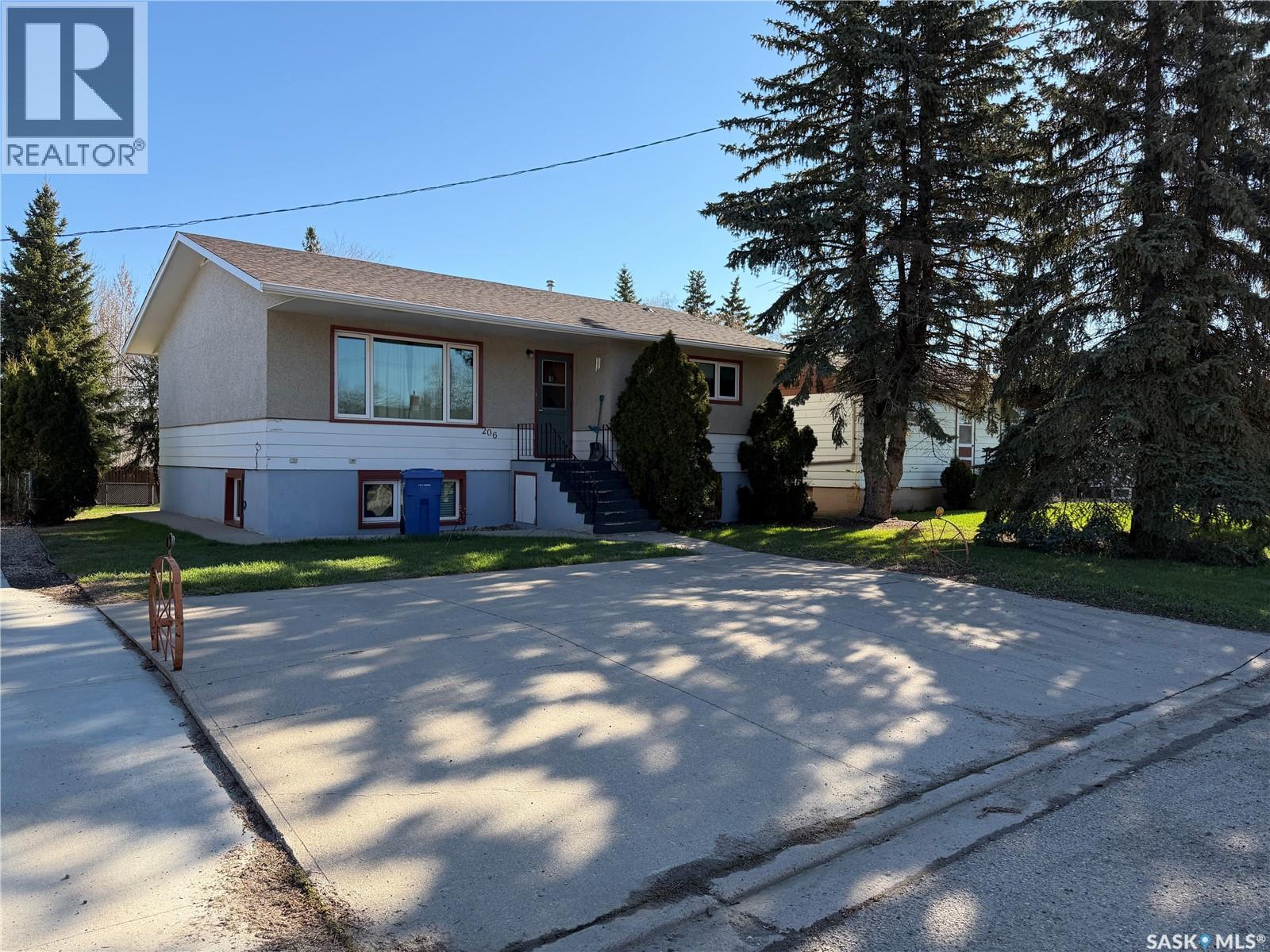 For sale: 206 Burns AVENUE W, Melfort, Saskatchewan S0E1A0 - SK036444 ...