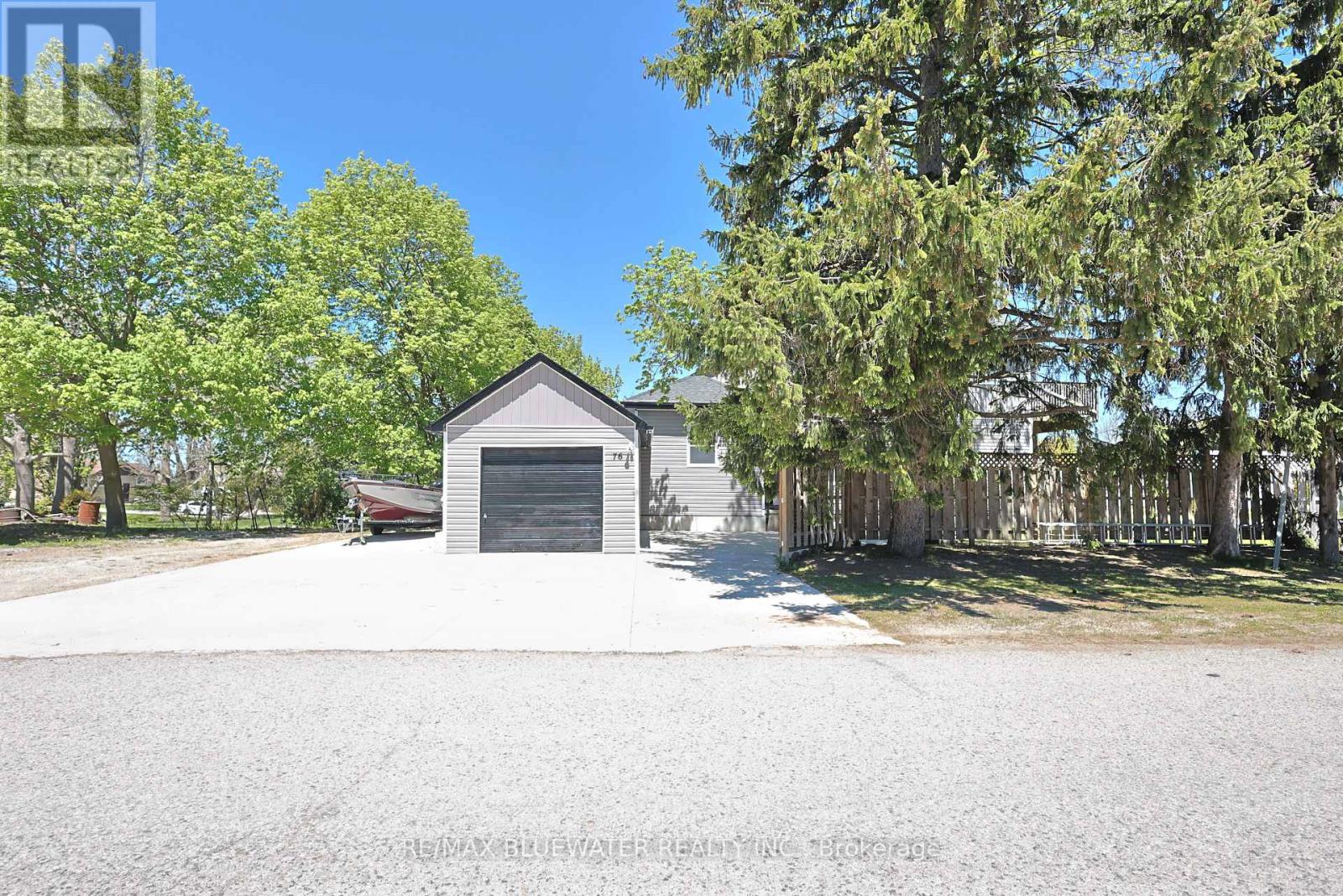 For sale: 76 FRANKLIN STREET, Lambton Shores (Thedford), Ontario N0M2N0 ...