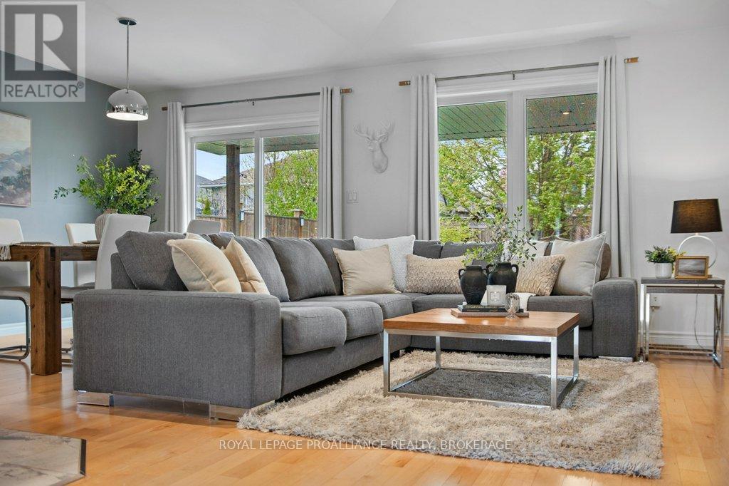 For sale: 6 ASHWOOD CRESCENT, Greater Napanee (Greater Napanee ...