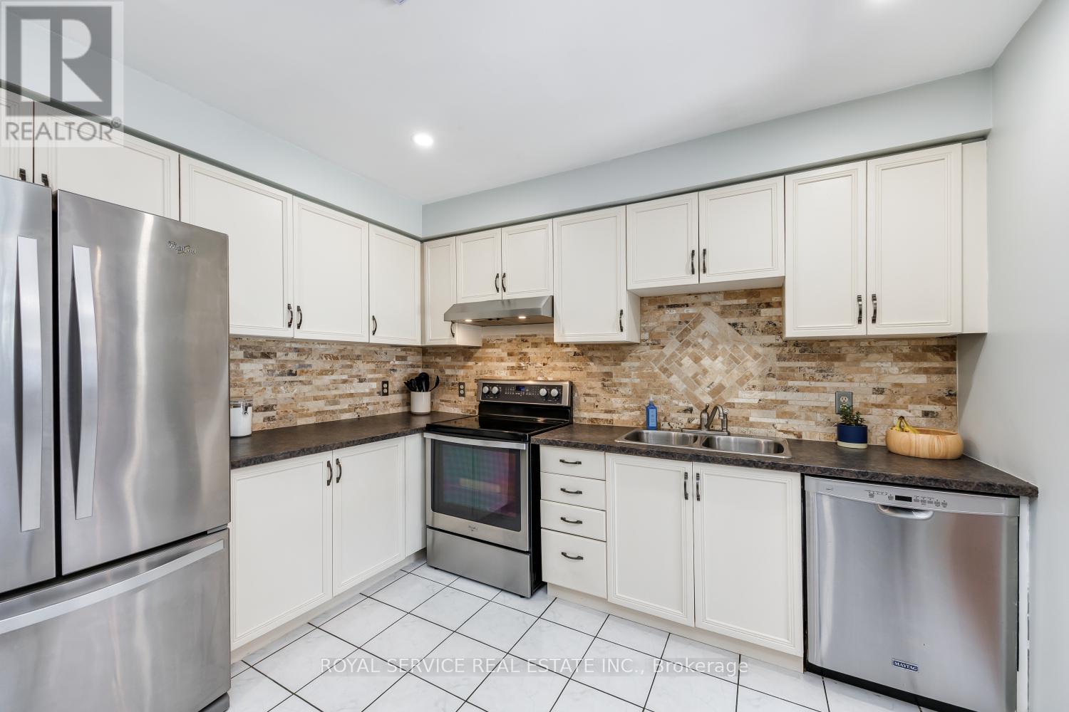 For sale: 54 GALBRAITH COURT, Clarington (Bowmanville), Ontario L1C4P6 ...
