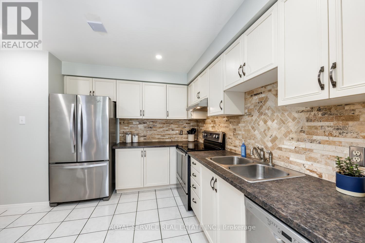 For sale: 54 GALBRAITH COURT, Clarington (Bowmanville), Ontario L1C4P6 ...
