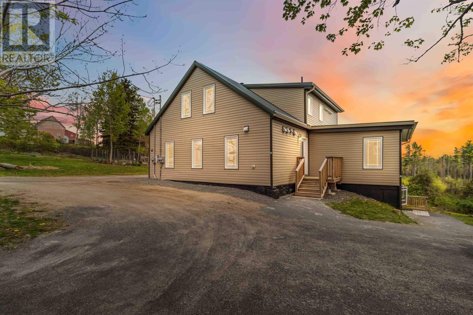 For sale: 42 Cornwall Road, Blockhouse, Nova Scotia B0J2E0 - 202611600 ...