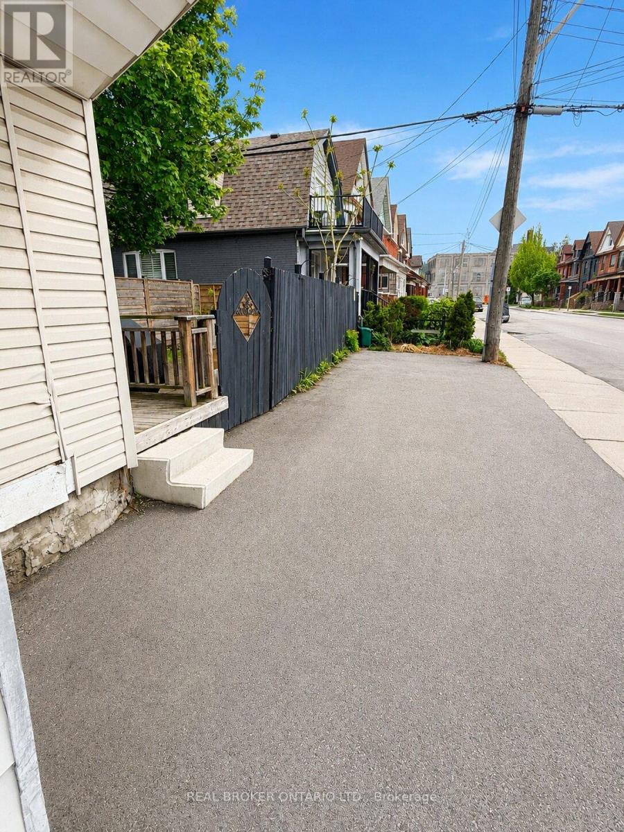 For sale: 518 CANNON STREET E, Hamilton (Gibson), Ontario L8L2E8 ...