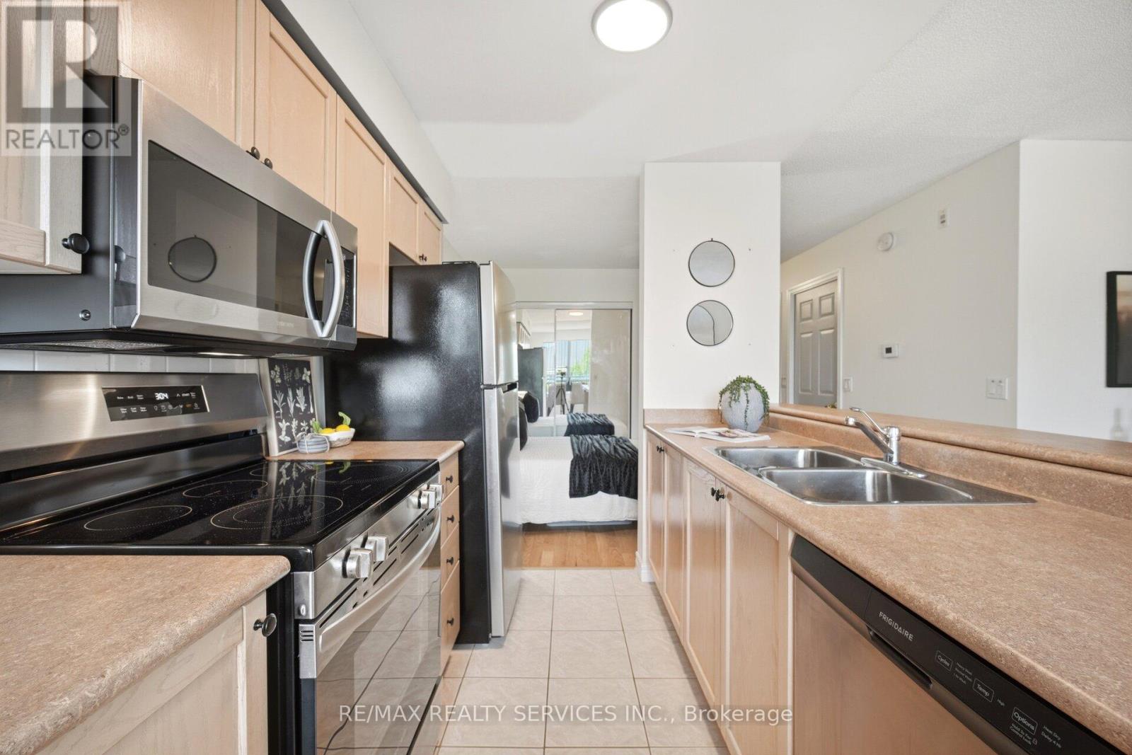 For sale: 116 - 25 VIA ROSEDALE, Brampton (Sandringham-Wellington ...