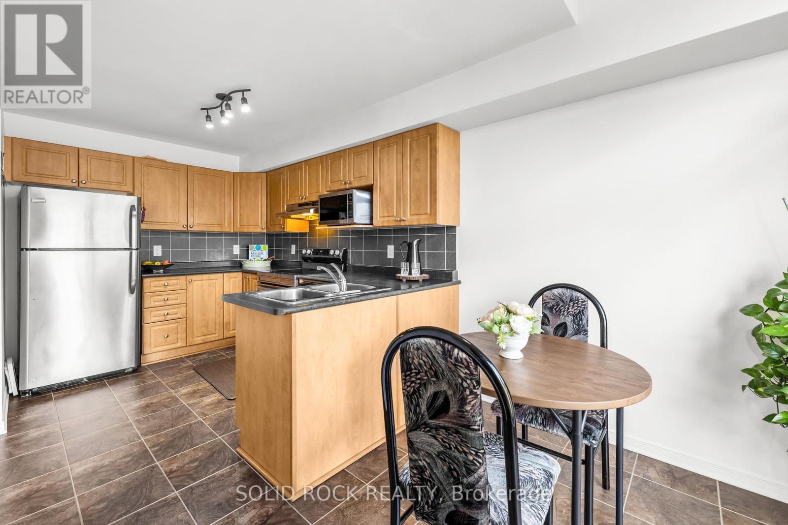 For sale: 438 HARESFIELD COURT, Ottawa, Ontario K4M0B6 - X13158686 ...