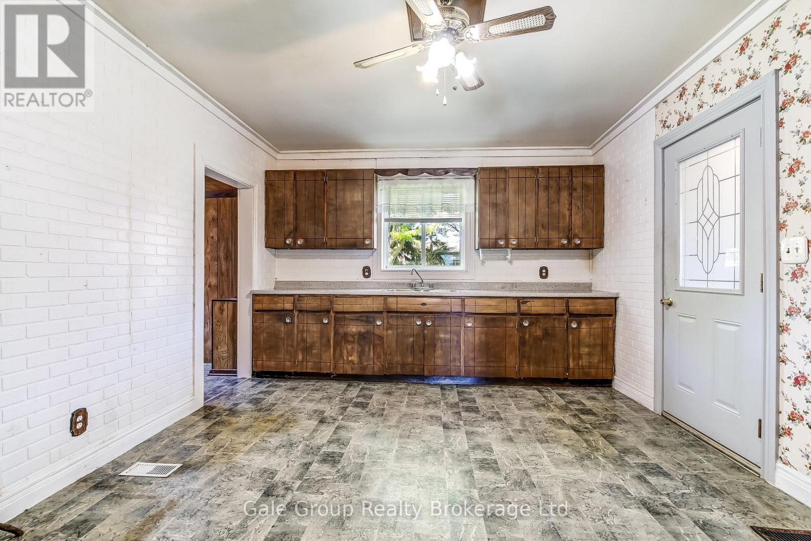 For sale: 42 MAUD STREET, Woodstock (Woodstock - South), Ontario N4S3Y4 ...