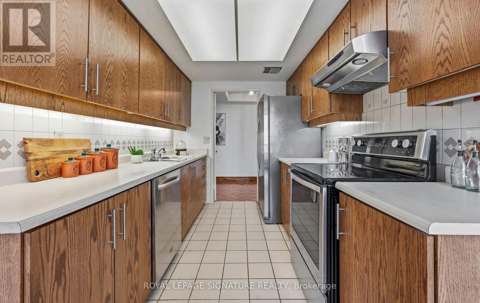 For sale: 805 - 3 CONCORDE PLACE, Toronto (Banbury-Don Mills), Ontario ...