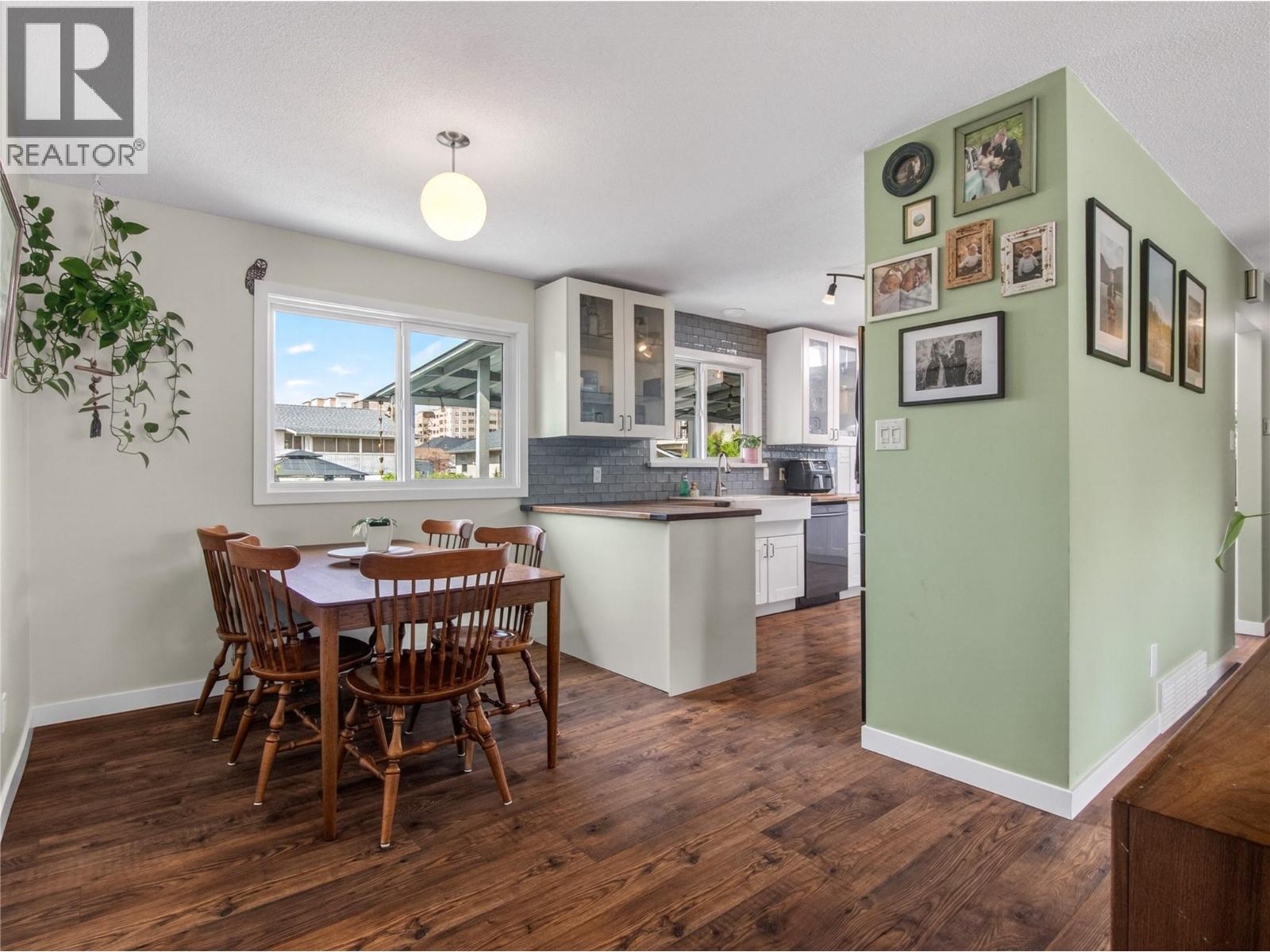 For sale: 165 McCulloch Drive, Penticton, British Columbia V2A3P6 ...