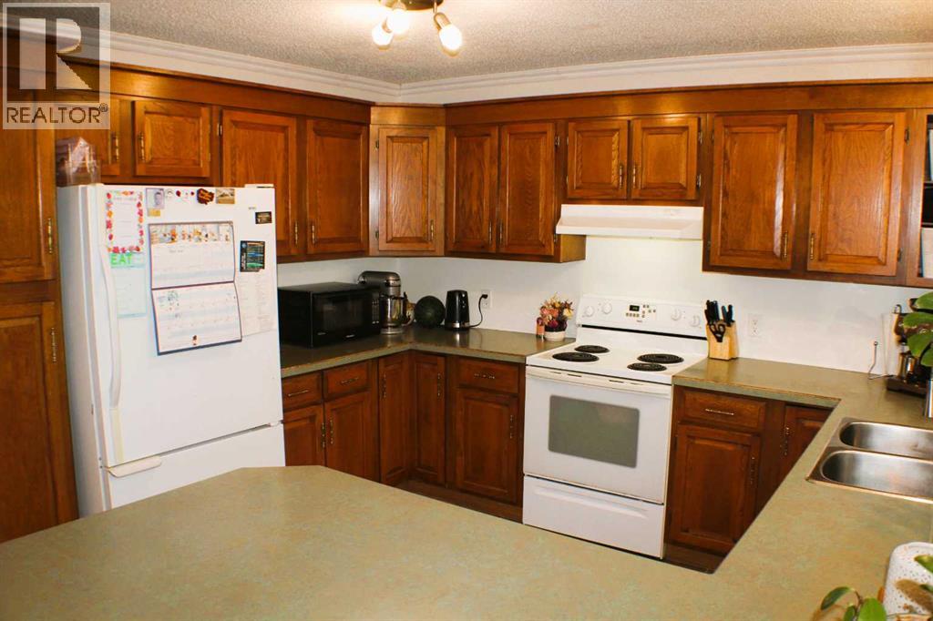 For sale: 31 Schofield Place, Pincher Creek, Alberta T0K1W0 - A2313763 ...