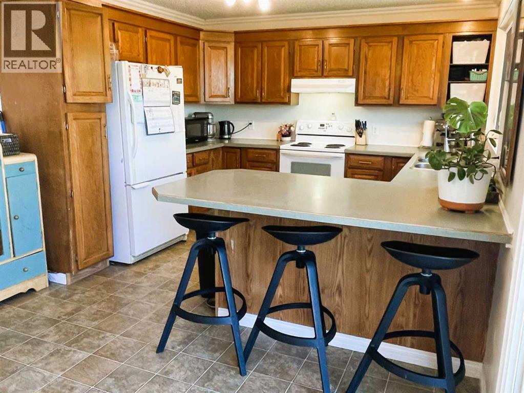 For sale: 31 Schofield Place, Pincher Creek, Alberta T0K1W0 - A2313763 ...