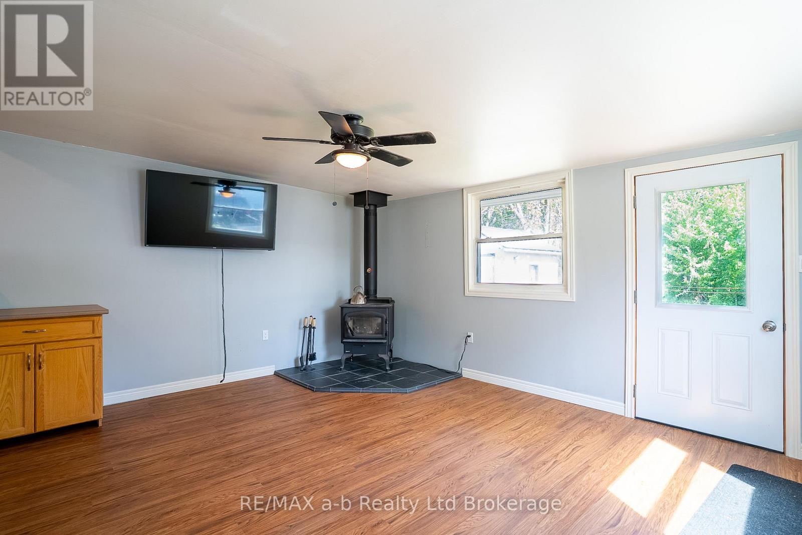 For sale: 24 CARMAN STREET, Norwich (Norwich Town), Ontario N0J1P0 ...