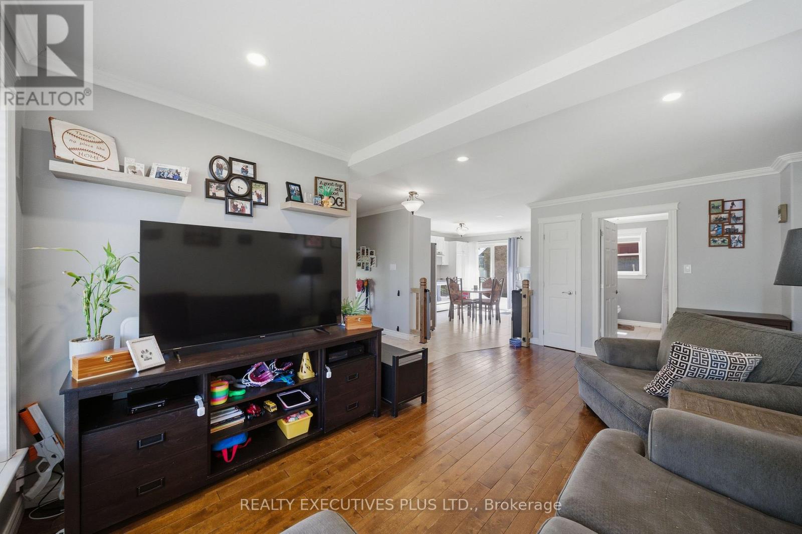 For sale: 448 DOMINION STREET S, North Glengarry, Ontario K0C1A0 ...