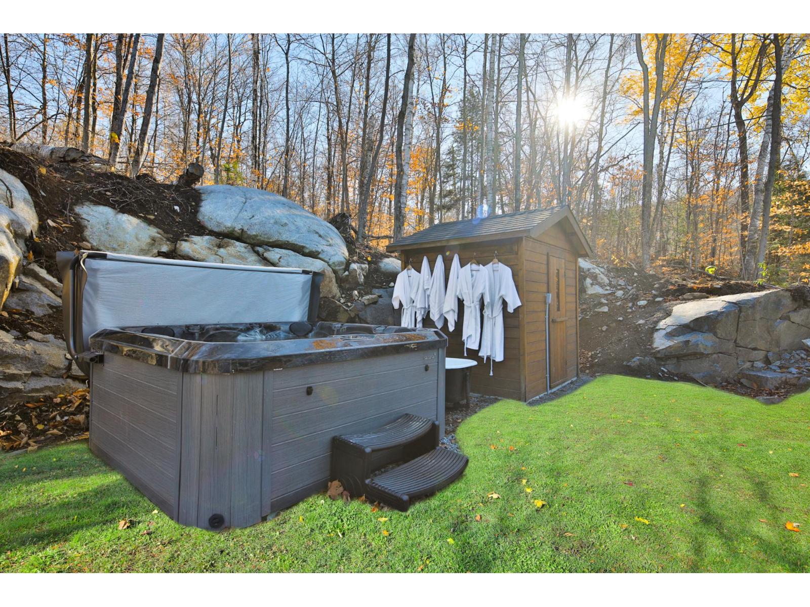 À vendre : 305 305e Avenue, Saint-Hippolyte, Québec J8A2W4 - 23191270 ...