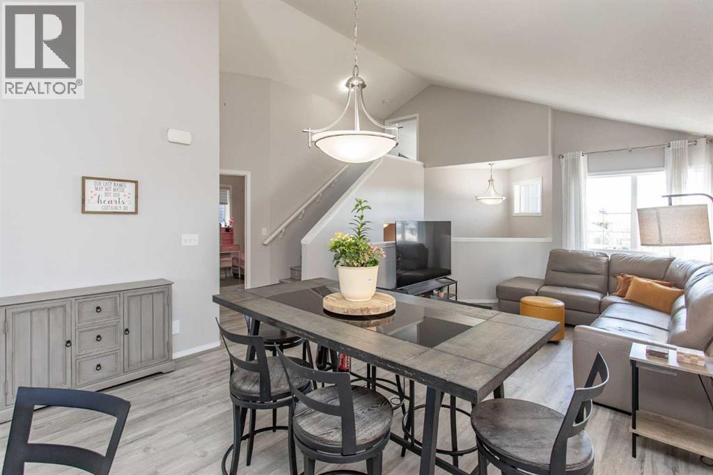 For sale: 242 Viscount Drive, Red Deer, Alberta T4R0M7 - A2314350 ...