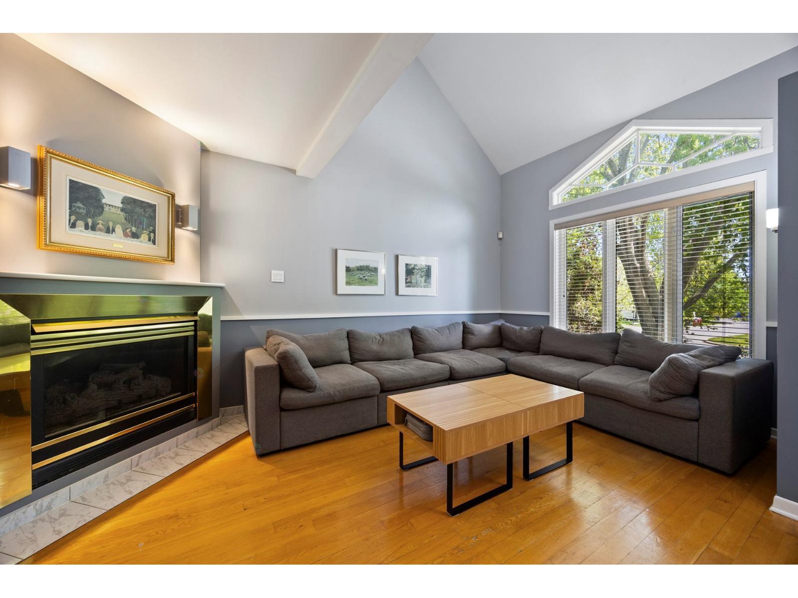 For sale: 109 Rue Marie-Rollet, Notre-Dame-de-l'Île-Perrot, Quebec ...