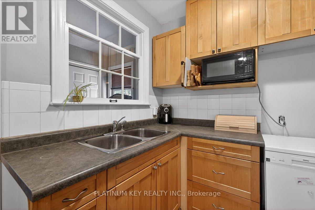 For sale: 150 FRONT STREET W, Strathroy-Caradoc (NW), Ontario N7G1Y2 ...