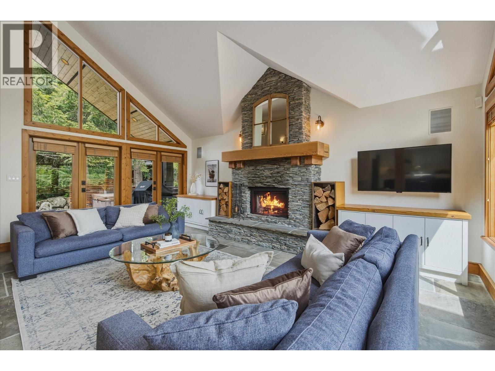 For sale: 6260 BISHOP WAY, Whistler, British Columbia V8E0C6 - R3128008 ...