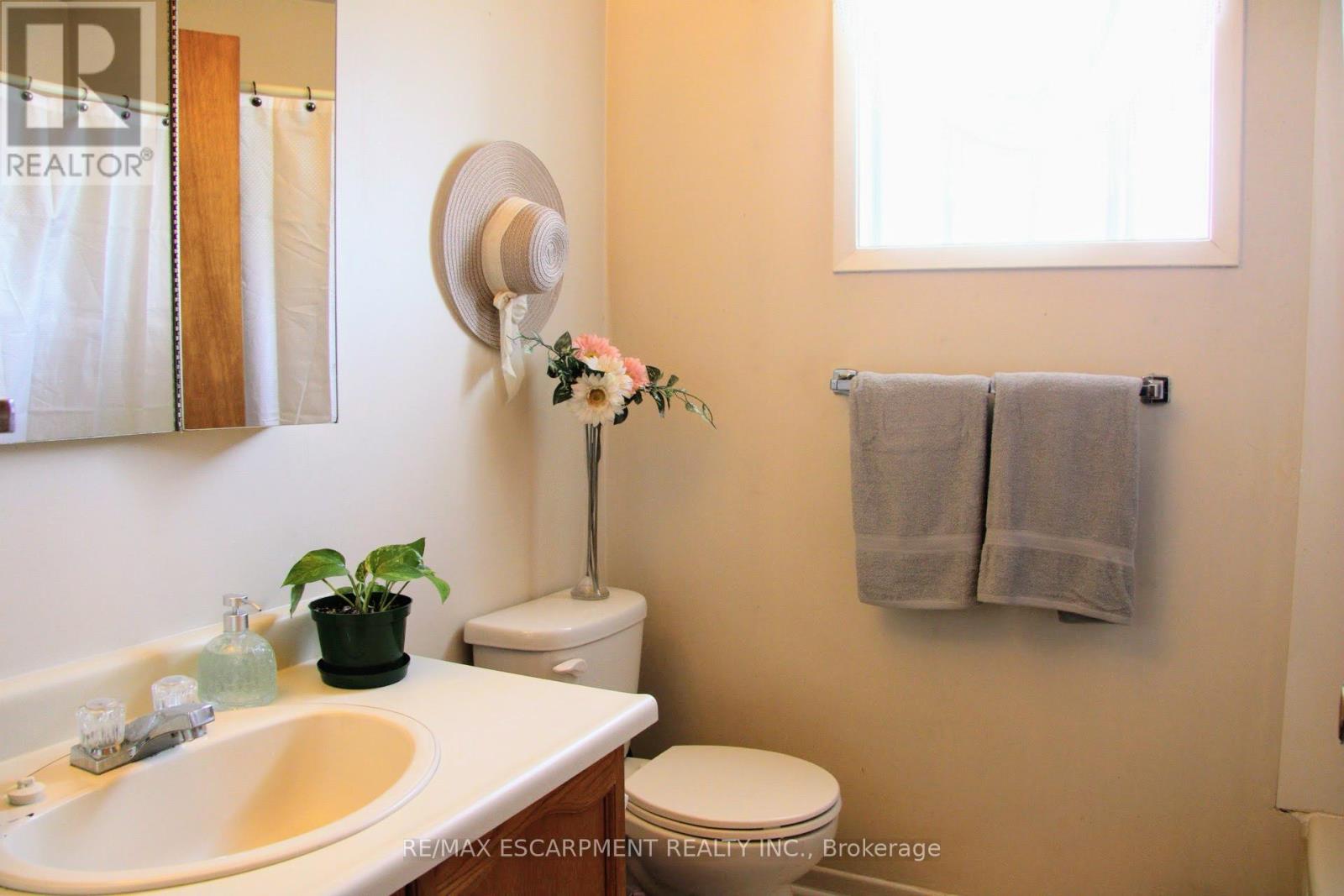For sale: 80 MATACHEWAN ROAD, Manitouwadge, Ontario P0T0A6 - X13175730 ...