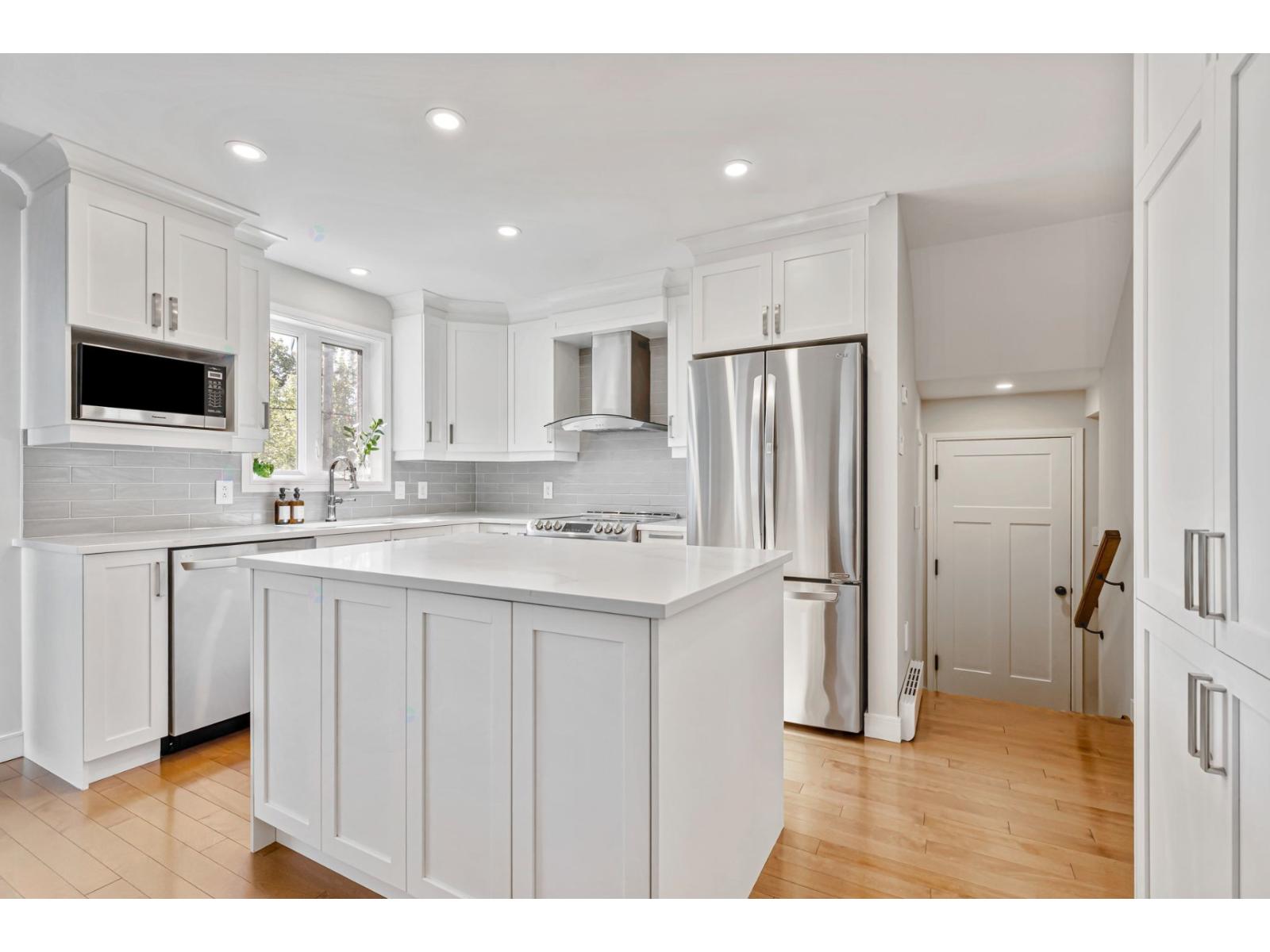 For sale: 80 Rue Jean-Paul-Lavallée, La Prairie, Quebec J5R6T6 ...