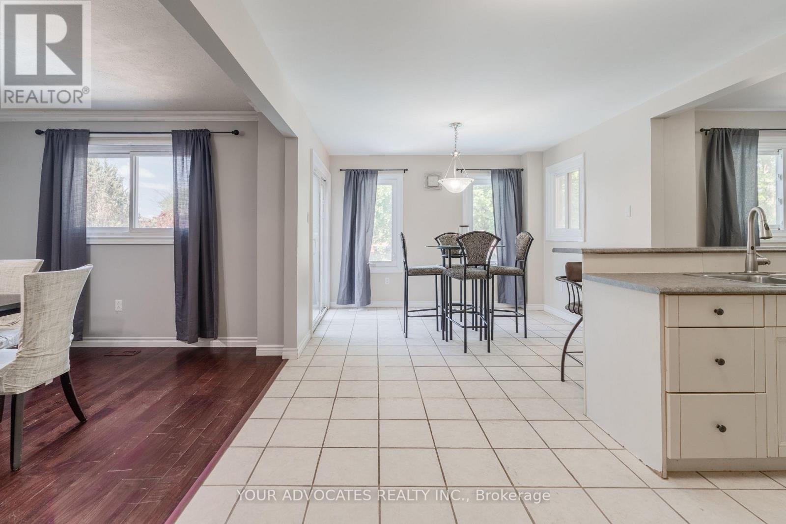 For sale: 305 HERRIDGE CIRCLE, Newmarket (Huron Heights-Leslie Valley ...
