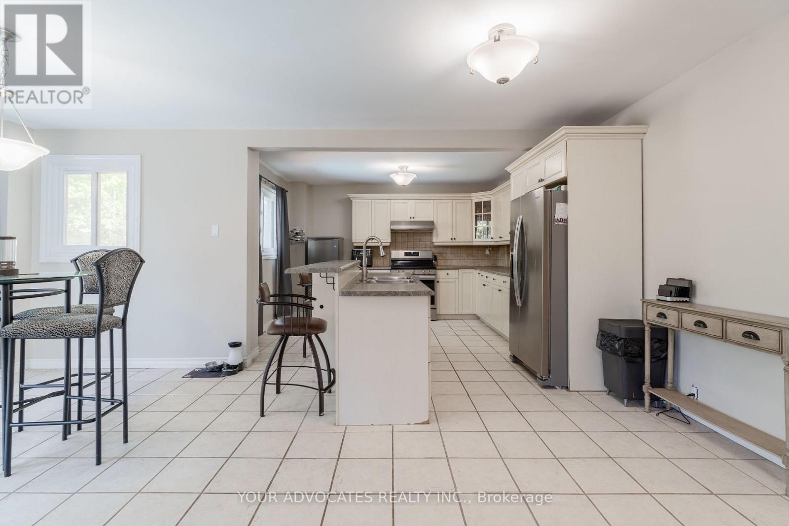 For sale: 305 HERRIDGE CIRCLE, Newmarket (Huron Heights-Leslie Valley ...