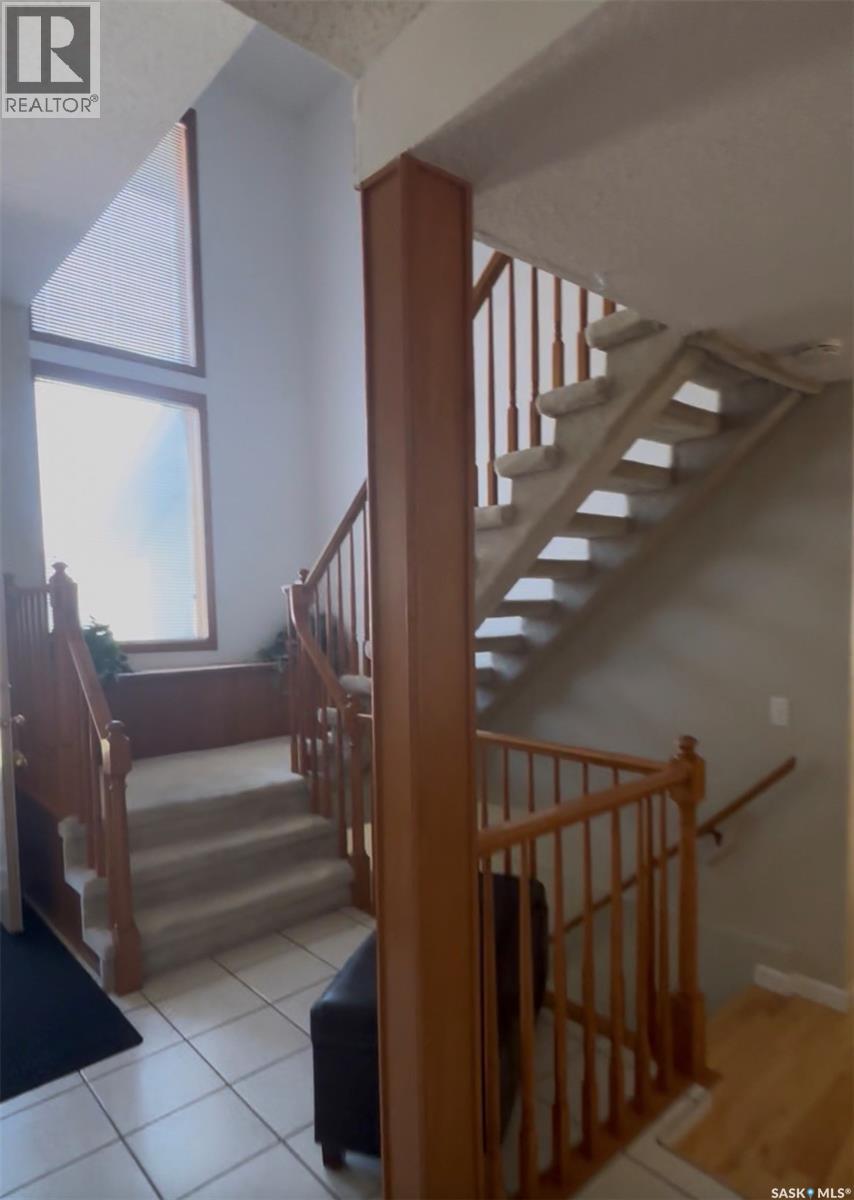 For sale: 719 Wakaw TERRACE, Saskatoon, Saskatchewan S7J4C1 - SK037284 ...