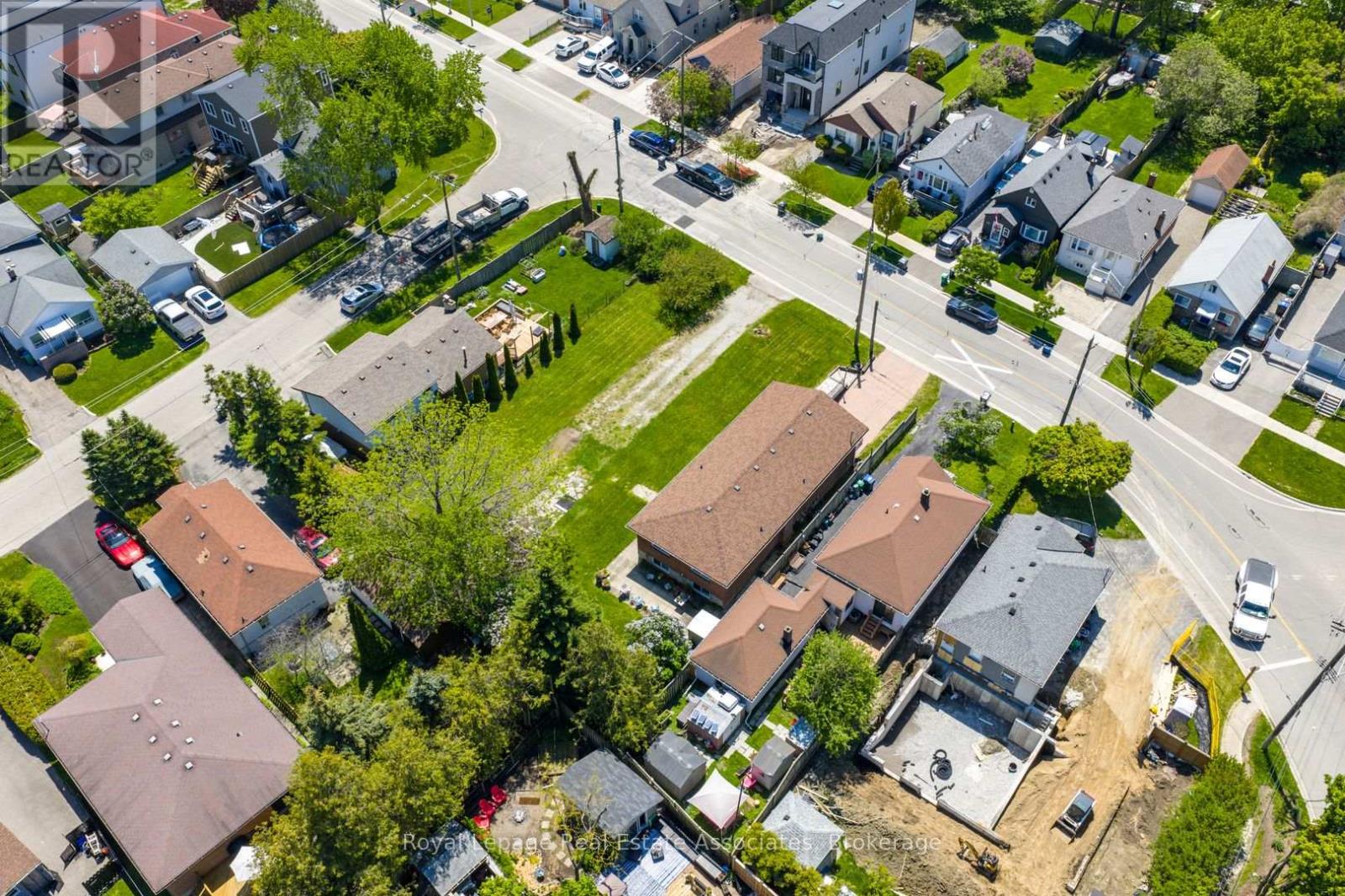 For sale: 1063 ALEXANDRA AVENUE, Mississauga (Lakeview), Ontario L5E2A1 ...