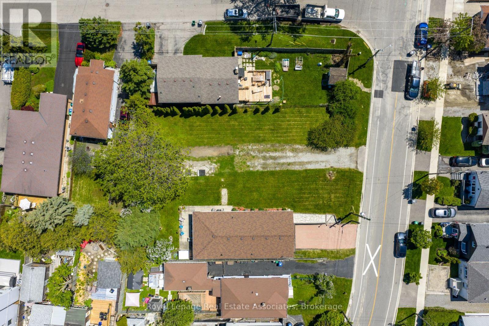 For sale: 1063 ALEXANDRA AVENUE, Mississauga (Lakeview), Ontario L5E2A1 ...