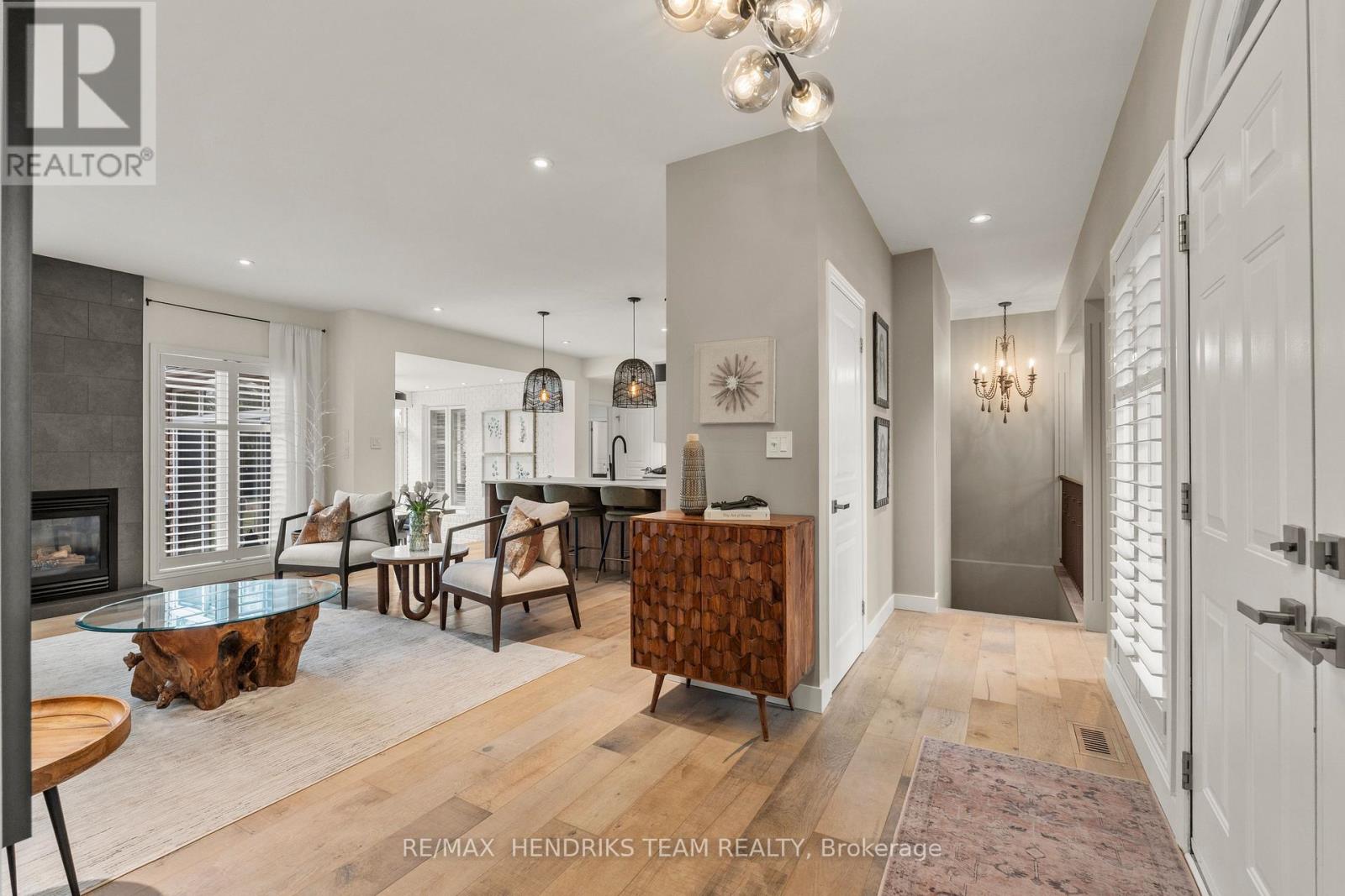 For sale: 8152 WESTMINSTER DRIVE, Niagara Falls (Mt. Carmel), Ontario ...