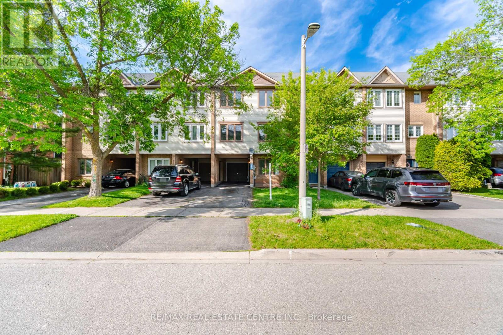 For sale: 2349 STRAWFIELD COURT, Oakville (RO River Oaks), Ontario ...