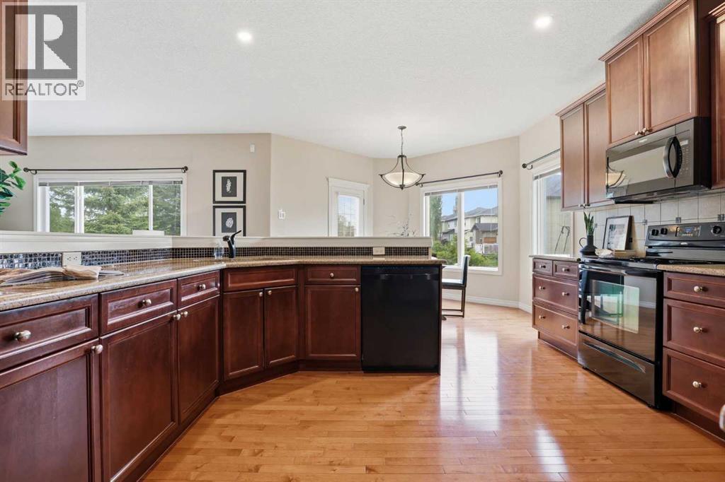 For sale: 18 Drake Landing Crescent, Okotoks, Alberta T1S0C1 - A2312430 ...